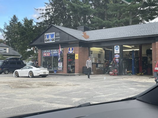 THE VW GARAGE SOUTH - Updated December 2025 - 491 Cottage Rd, South ...