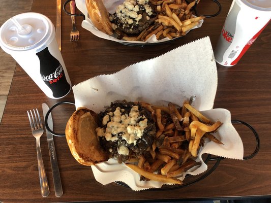 PERRYSBURGER’S - 70 Photos & 145 Reviews - Burgers - 220 Louisiana Ave ...