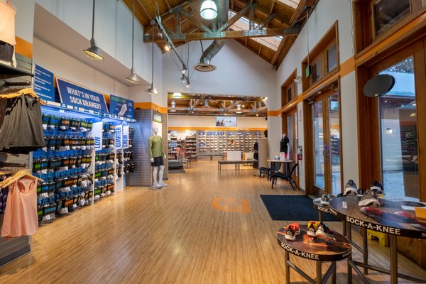 ROAD RUNNER SPORTS - Updated December 2025 - 39 Photos & 163 Reviews ...