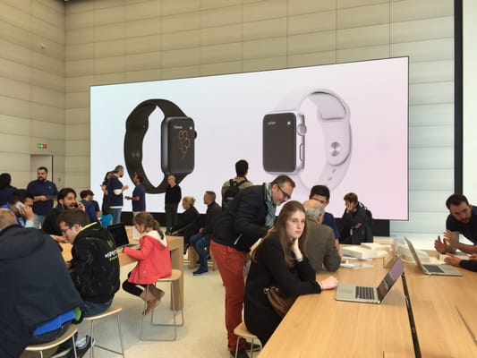 APPLE STORE - Updated January 2026 - 34 Photos & 31 Reviews - Avenue de ...
