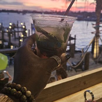 FINN’S DOCKSIDE BAR & GRILL - Updated September 2024 - 404 Photos & 249 ...