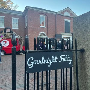 GOODNIGHT FATTY - 171 Photos & 122 Reviews - 1 Washington Square, Salem ...