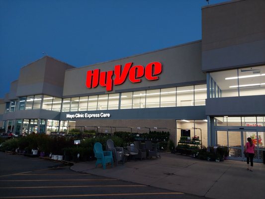 HY-VEE - Updated January 2026 - 165 Photos & 12 Verified Reviews - 500 ...