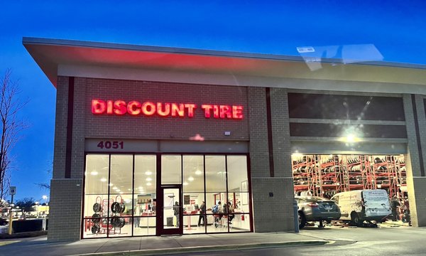 DISCOUNT TIRE - Updated December 2025 - 36 Photos & 115 Reviews - 4051 ...