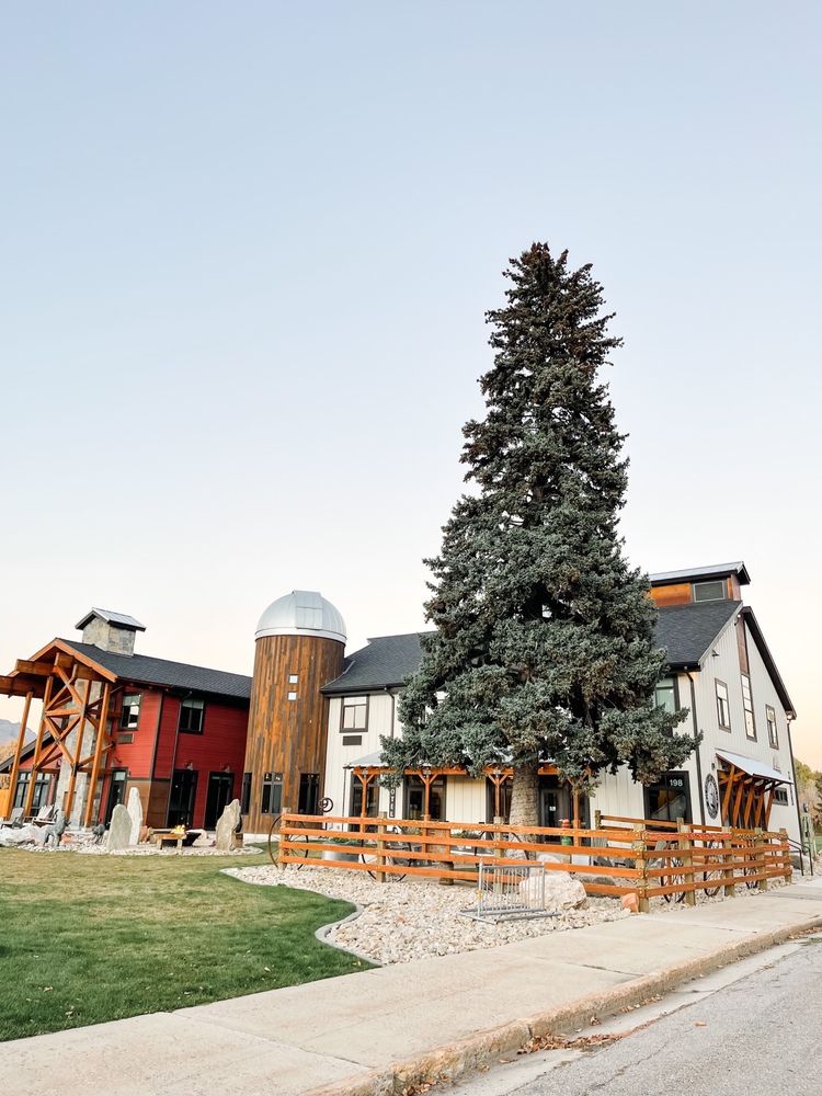 COMPASS ROSE LODGE - Updated August 2025 - 40 Photos & 14 Reviews - 198 ...