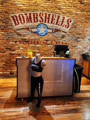 BOMBSHELLS RESTAURANT & BAR - Updated October 2025 - 304 Photos & 452 ...