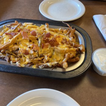 PTS FAMILY RESTAURANT - 48 Photos & 78 Reviews - 501 S Broadway St, Oak ...