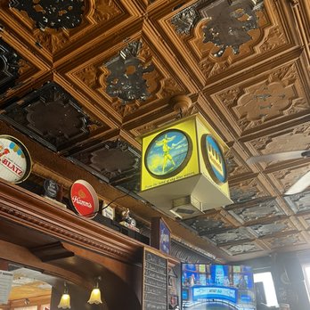 THE CHIPP INN - Updated December 2025 - 47 Photos & 129 Reviews - 832 N ...