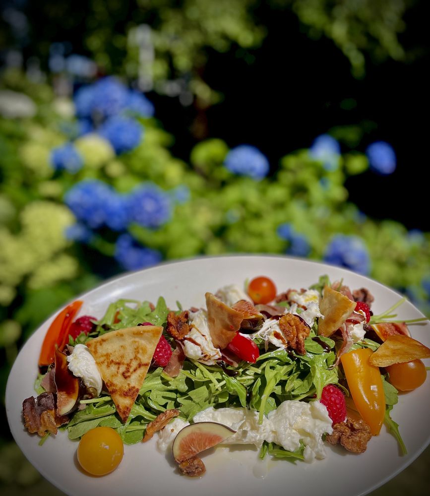 THE TREE HOUSE TAVERN & BISTRO - Updated September 2025 - 1961 Photos ...