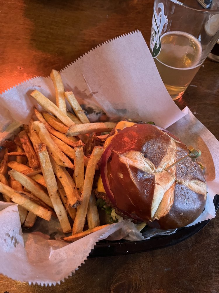 THE DOYLE HOTEL - Updated April 2024 - 7 N Market St, Duncannon ...