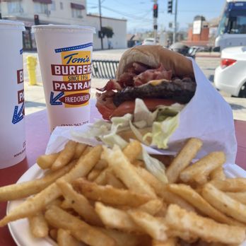 TOM’S BURGERS - Updated January 2025 - 90 Photos & 91 Reviews - 3566 E ...