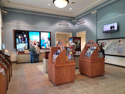 NEW KENT EAST COAST GATEWAY SAFETY REST AREA AND WELCOME CENTER ...
