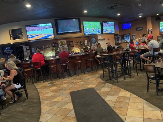 VARSITY SPORTS CAFE & ROMAN COIN PIZZA - Updated July 2025 - 62 Photos ...