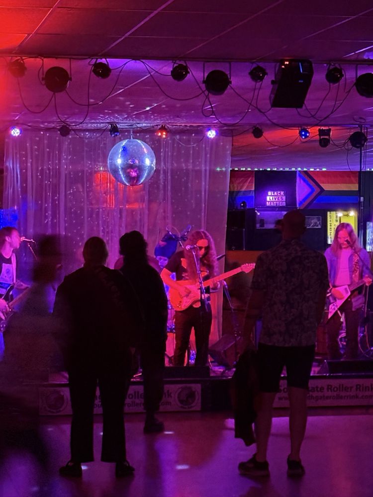 SOUTHGATE ROLLER RINK - Updated June 2025 - 45 Photos & 115 Reviews ...