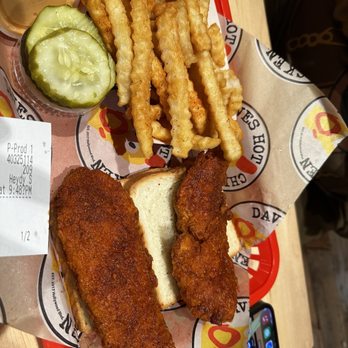 DAVE’S HOT CHICKEN - Updated June 2024 - 171 Photos & 57 Reviews - 1700 ...