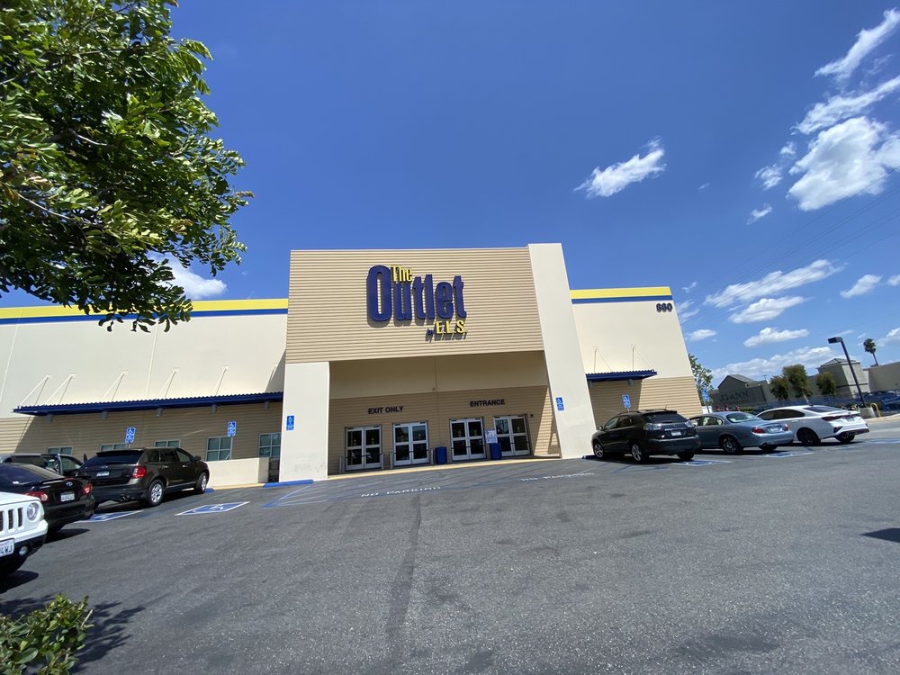 THE OUTLET BY ELS - 145 Photos & 195 Reviews - 880 S Azusa Ave, Azusa ...