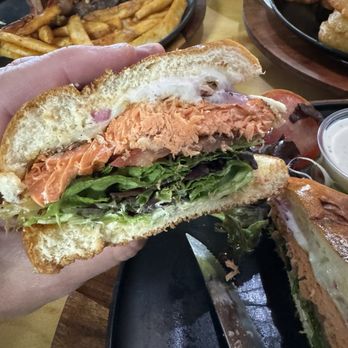 ALASKAN BURGER & BREW - Updated August 2024 - 100 Photos & 117 Reviews ...