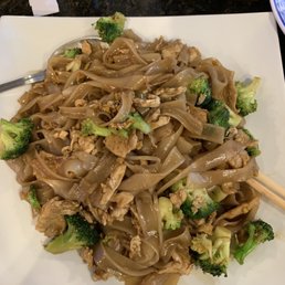 BASIL THAI - Updated January 2025 - 499 Photos & 328 Reviews - 2501 W ...