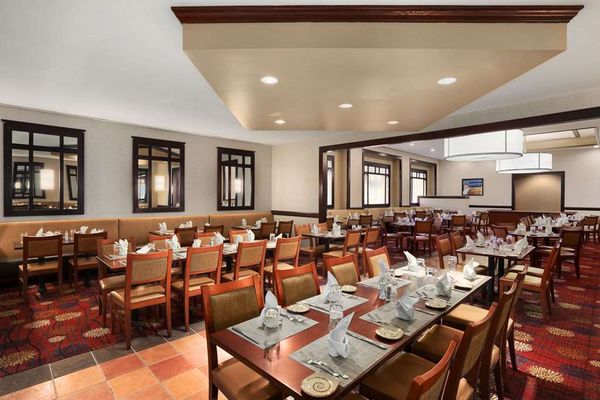 EMBASSY SUITES BY HILTON CHICAGO O’HARE ROSEMONT - 314 Photos & 167 ...