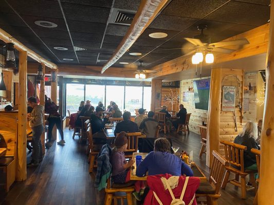 FRISKY OTTER PUB AND EATERY - Updated December 2025 - 17 Photos & 23 ...