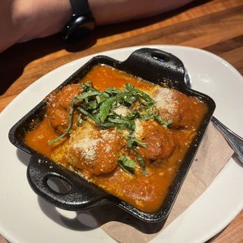 VON’S 1000 SPIRITS - 3654 Photos & 2967 Reviews - 1225 1st Ave, Seattle ...