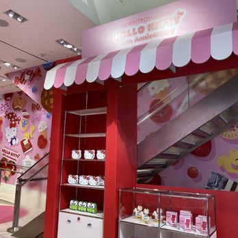HELLO KITTY POP-UP IN NYC - Updated August 2025 - 39 Photos - 225 W ...