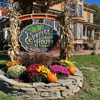 GREAT AMERICAN SIGN - Updated July 2025 - 34 Photos - 30 Lewis St ...