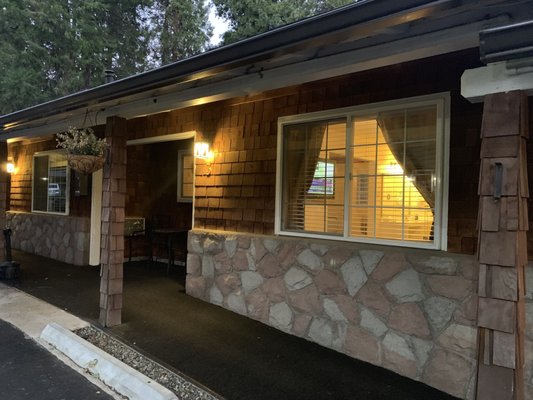 STRAWBERRY VALLEY INN - 66 Photos & 132 Reviews - 1142 S Mt Shasta Blvd ...