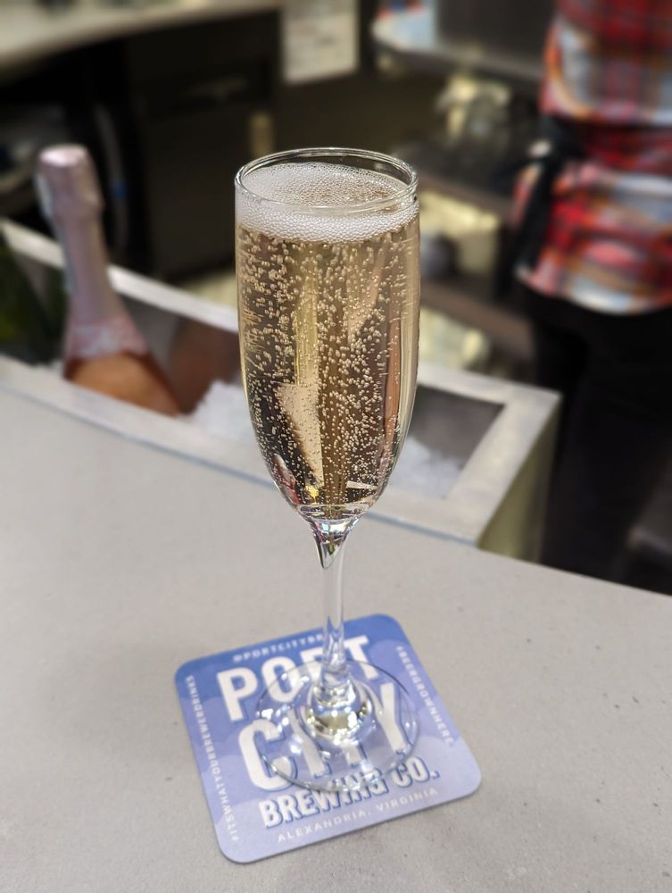 DUKE ST ICE HOUSE - Updated December 2025 - 34 Photos - 1700 Duke St ...