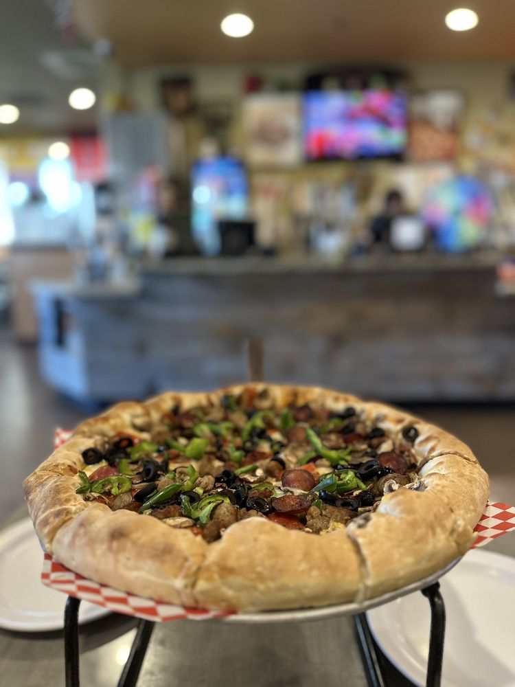 ROUND TABLE PIZZA - Updated January 2026 - 166 Photos & 286 Reviews ...