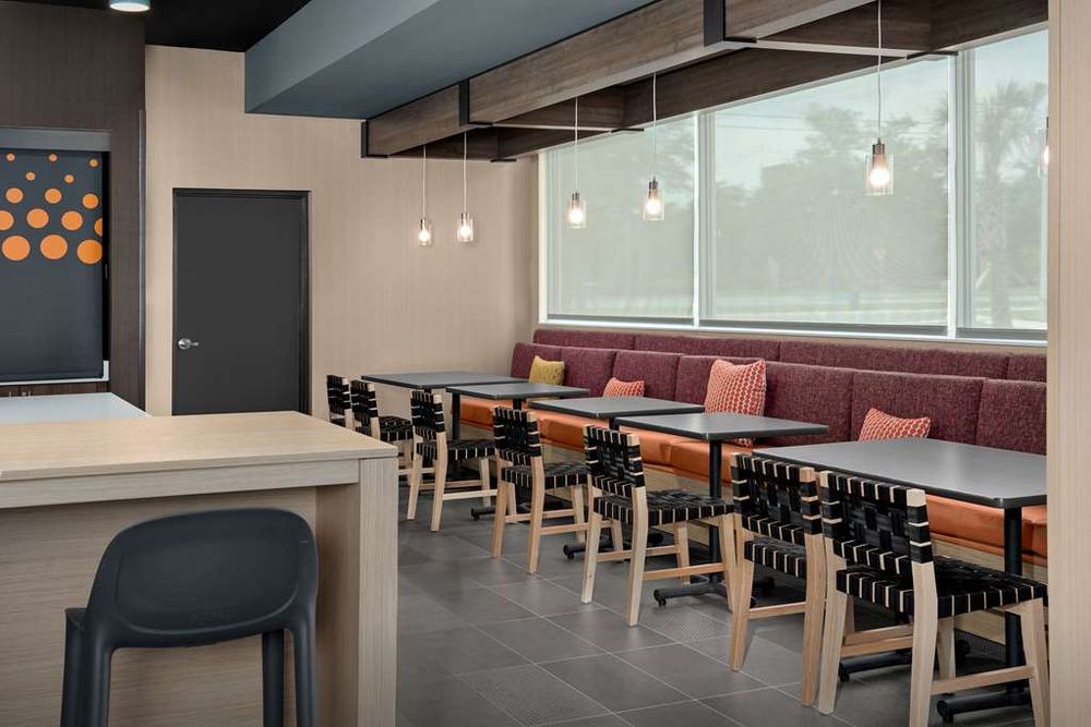 TRU BY HILTON JACKSONVILLE AIRPORT I-95 - Updated February 2026 - 98 Photos & 12 Reviews - 1265 ...