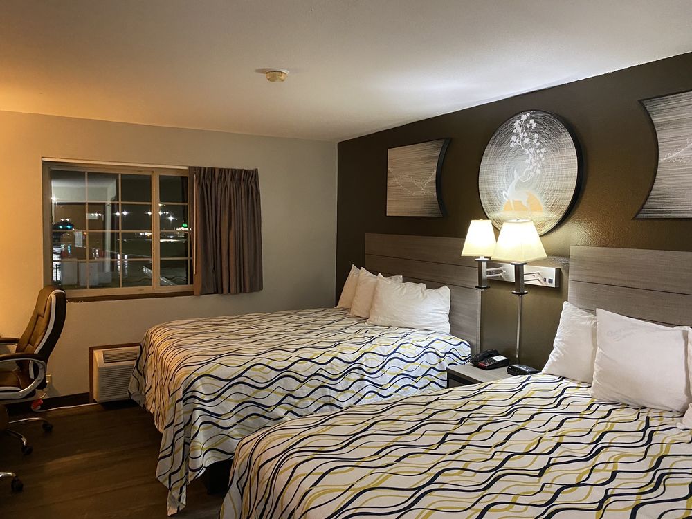 CHEROKEE INN - Updated April 2026 - 16 Reviews - 1400 N 2nd St Hwy 59 N ...