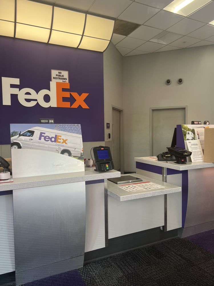 FEDEX SHIP CENTER - Updated November 2025 - 14 Photos & 30 Reviews ...