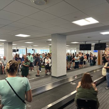 APPLETON INTERNATIONAL AIRPORT - ATW - Updated May 2025 - 60 Photos ...