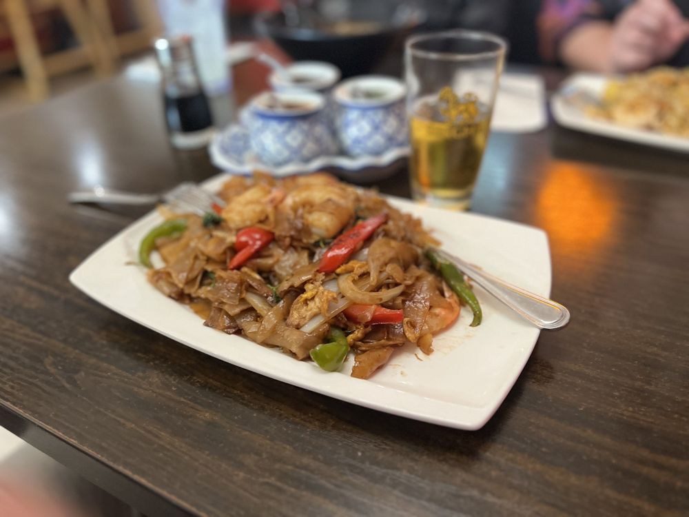 SUNSET THAI RESTAURANT - 198 Photos & 276 Reviews - 561 Five Cities Dr ...