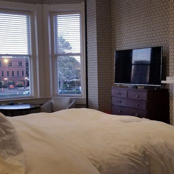 THE INN AT FOUR ELEVEN YORK - Updated October 2025 - 17 Photos - 411 W ...