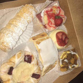 CALVITTO’S PIZZA & BAKERY - Updated September 2025 - 29 Photos & 27 ...