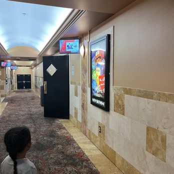 LAKE ELSINORE DIAMOND 8 CINEMAS - Updated June 2026 - 39 Photos & 105 ...