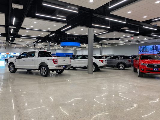COURTESY FORD - Updated May 2026 - 30 Photos - 2005 Krenzien Dr ...