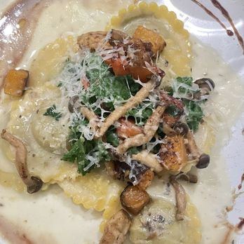 HAMPTONS - Updated October 2025 - 196 Photos & 160 Reviews - 33 N Main ...