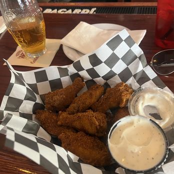 SIDELINES SPORTSBAR & GRILL - Updated October 2025 - 64 Photos & 182 ...