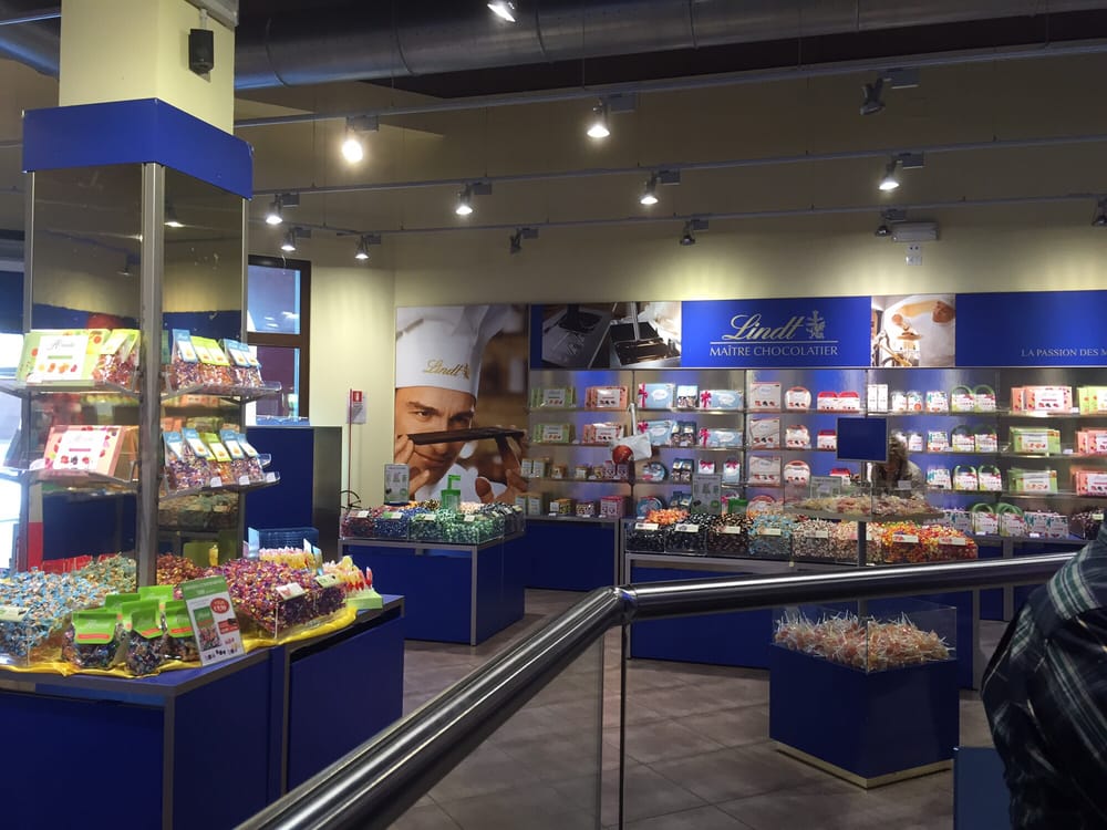 LINDT - Updated April 2024 - Via Achille Grandi, Città sant'Angelo ...