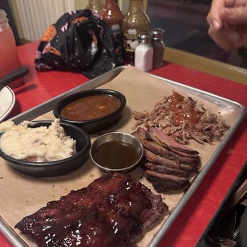LUCILLE’S SMOKEHOUSE BAR-B-QUE - Updated February 2025 - 2484 Photos ...