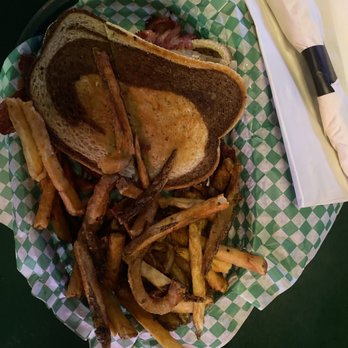 SHAMROCKS GRILL AND PUB - Updated January 2026 - 206 Photos & 353 ...