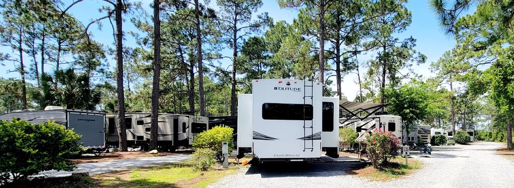 PINEGLEN MOTORCOACH & RV PARK - Updated October 2025 - 43 Photos & 32 ...