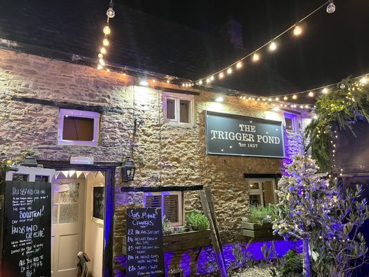 THE TRIGGER POND - Updated July 2025 - 26 Photos - 33 Bicester Road ...