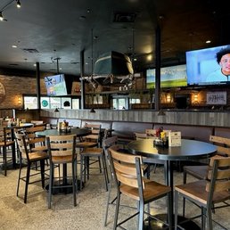 MACKENZIE RIVER PIZZA, GRILL & PUB - Updated November 2025 - 202 Photos ...