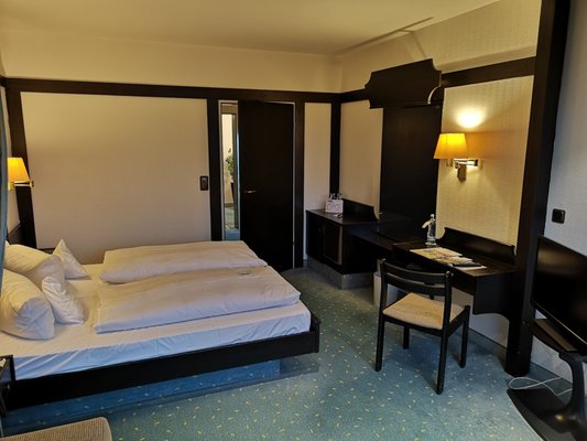 HEIDE-KRÖPKE RESTAURANT - 19 Photos - Esseler Damm 1, Essel ...