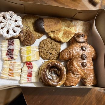 SLUYS POULSBO BAKERY - 921 Photos & 829 Reviews - 18924 Front St NE ...