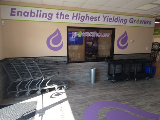 GROWERS HOUSE - Updated October 2025 - 19 Photos - 3403 N 35th Ave ...